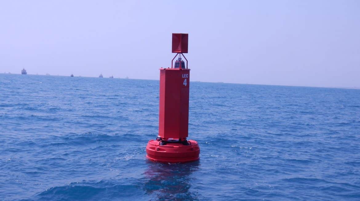 Balises et bouées installées sur la mer : leur utilité